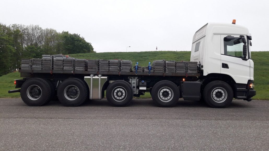 Ombouw Scania XT V8 motor 8x4 naar 10x4 met 10,0-tons gestuurde tussen ...